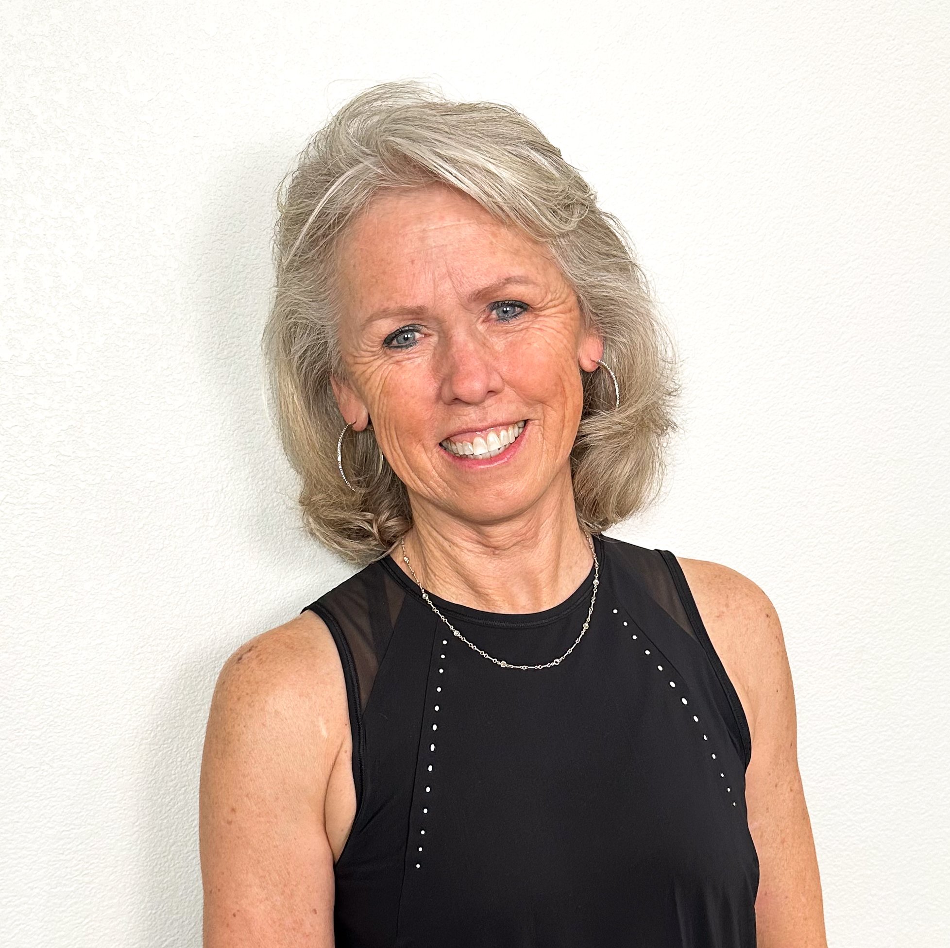 Cyndi Simpson | Unnata Aerial Yoga Teacher | Unnata Yoga | Aerial Yoga ...